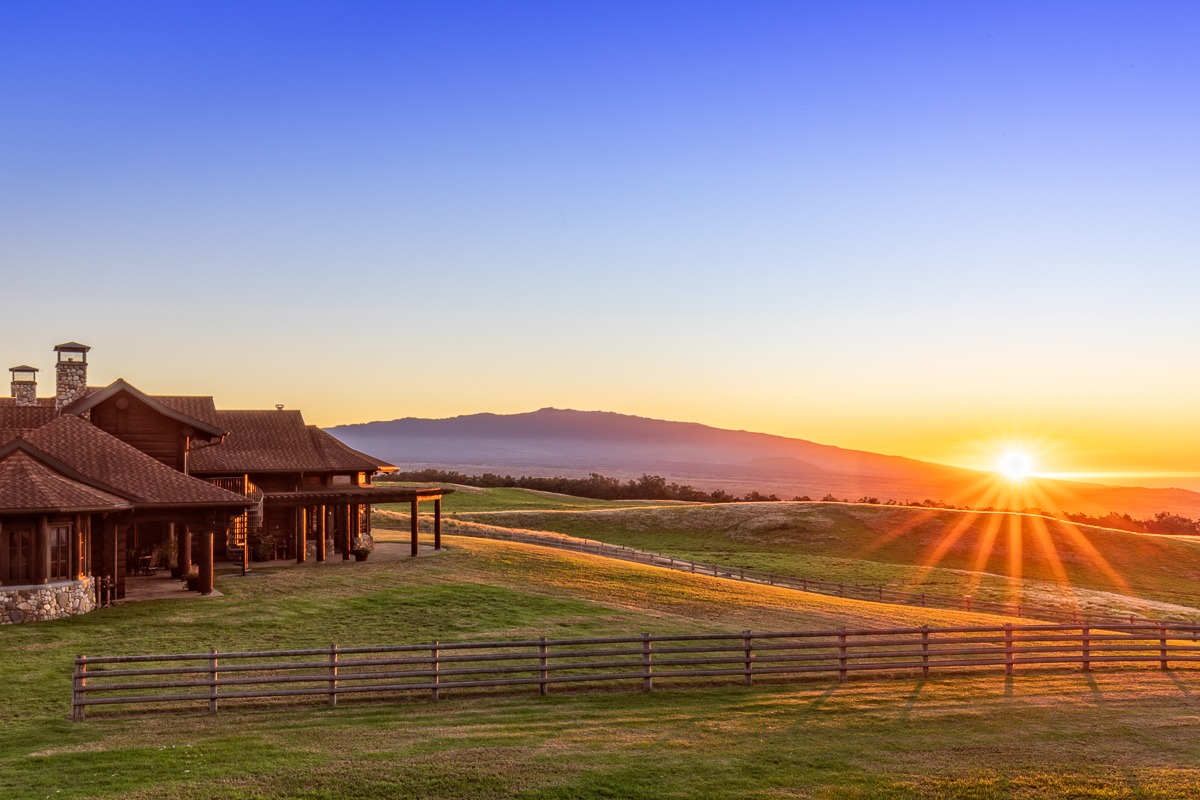 Luxurious Hawaii Island Ranch Perfectly Positioned In Upcountry Waiki‘i ...