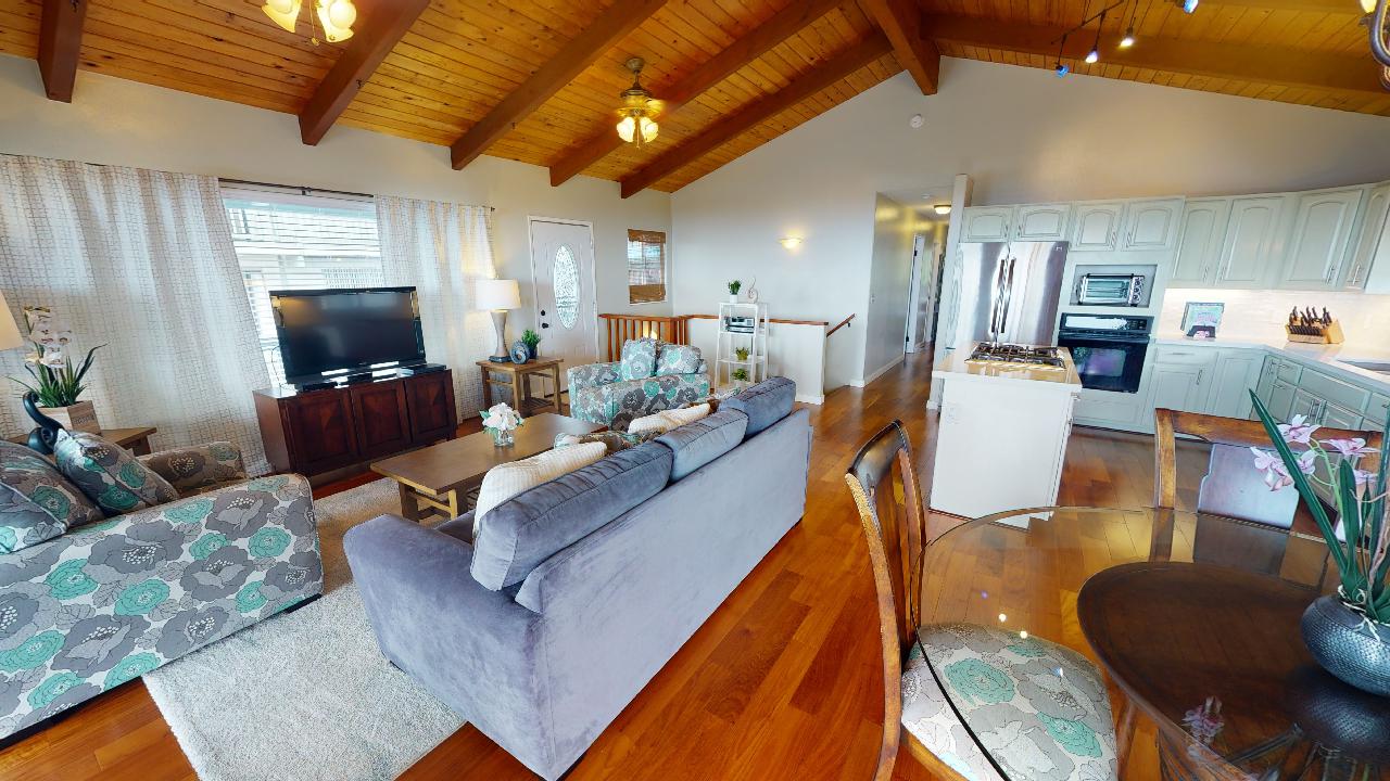 Kona Home for Sale with Ocean View and a Pool - Hawaii Real Estate ...