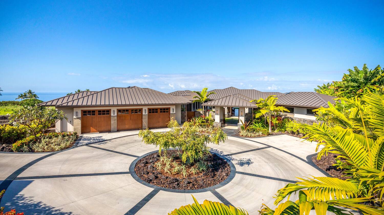 Spike’s Peeks: The Art of Travel Features Hokulia in Self-Sustained ...