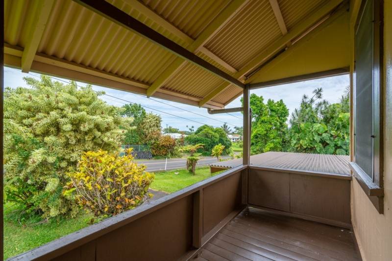 Recently Remodeled Hawaiian Home Just Steps Away From the Delightful ...