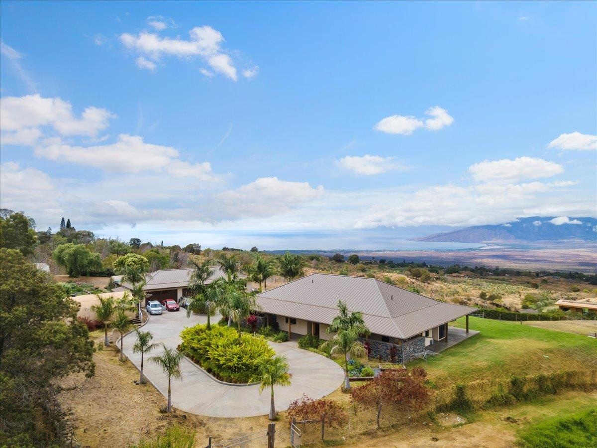 Unparalleled Bliss: Kula's Exquisite Estate With Spectacular Bi-Coastal ...