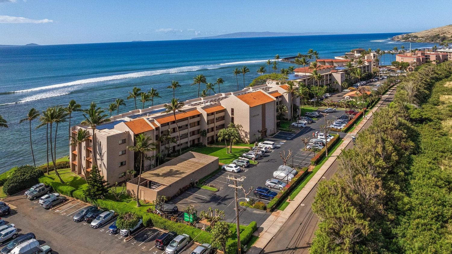 A Captivating Unit in an Oceanfront Complex - Hawaii Real Estate Market ...