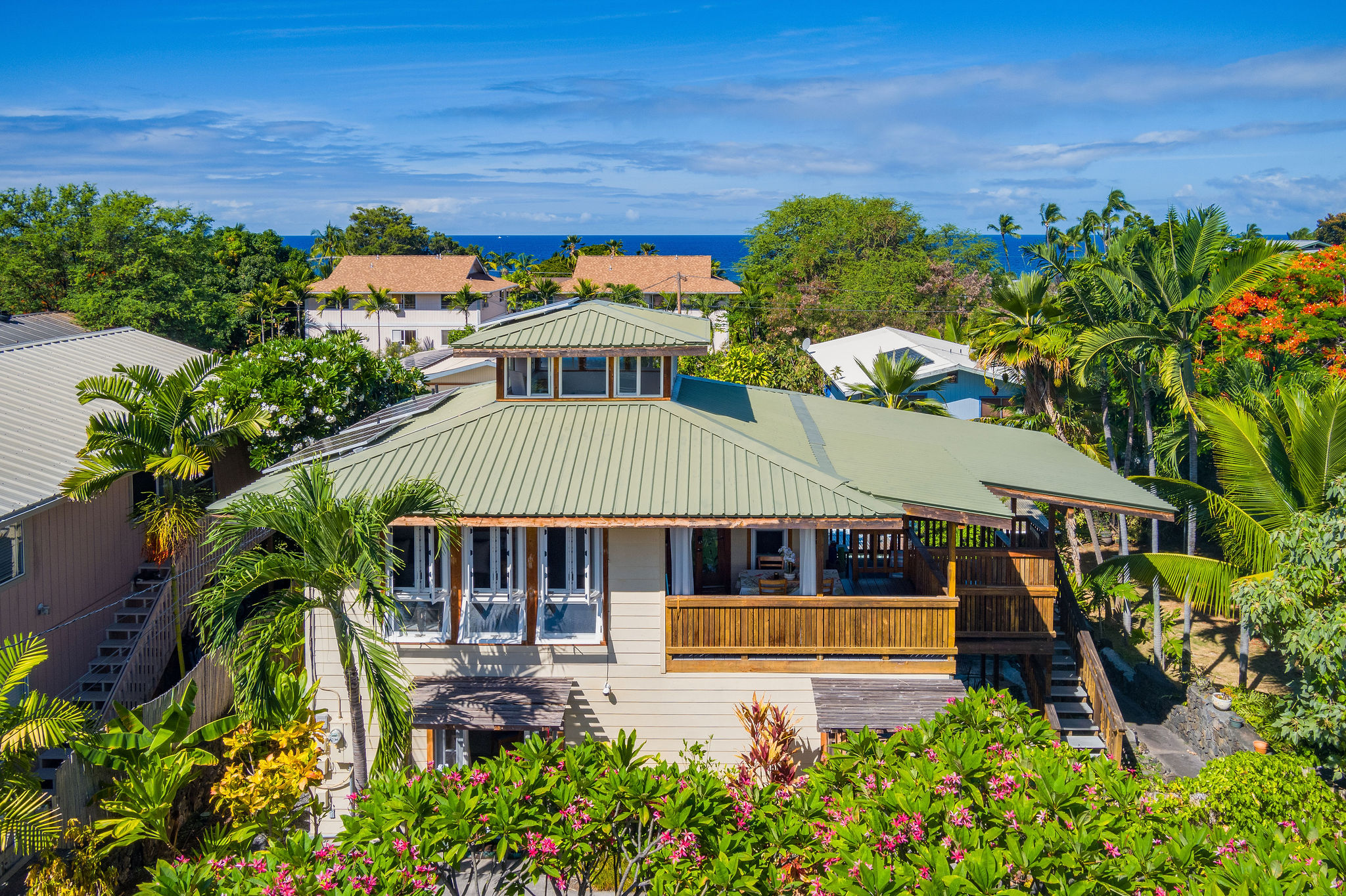 Fun Bungalow Lifestyle in a Great Location - Hawaii Real Estate Market ...