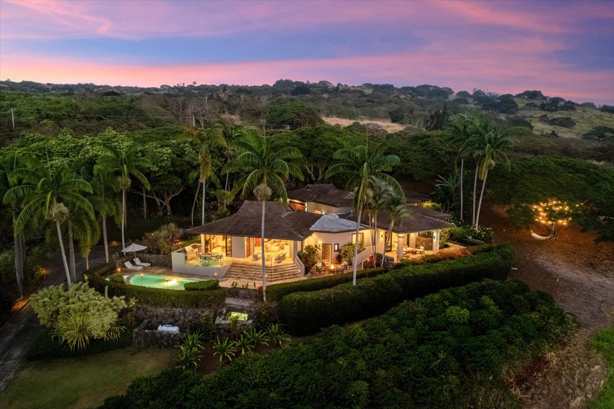 Hawaii Luxury Living With a Perfect Blend of Tranquility, Elegance, and ...