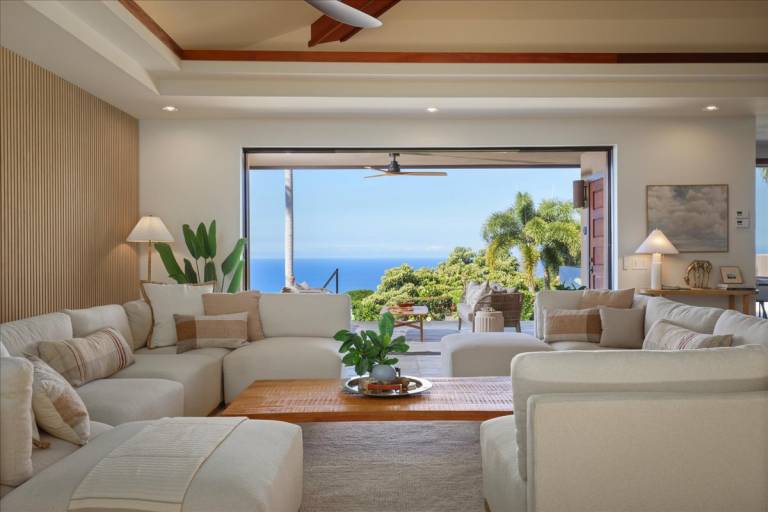Hawaii Luxury Living With a Perfect Blend of Tranquility, Elegance, and ...