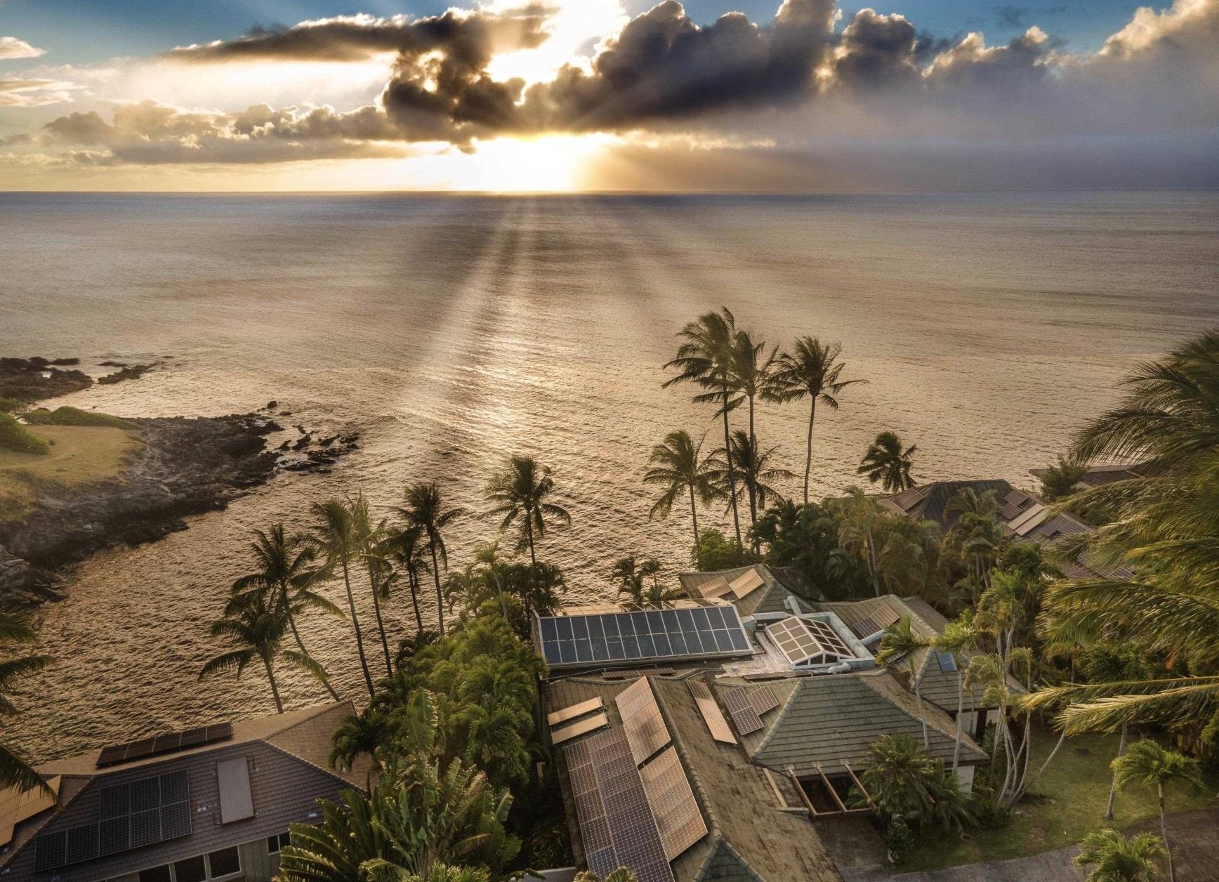 Iconic Oceanfront Retreat Overlooking the Pailolo Channel - Hawaii Real ...