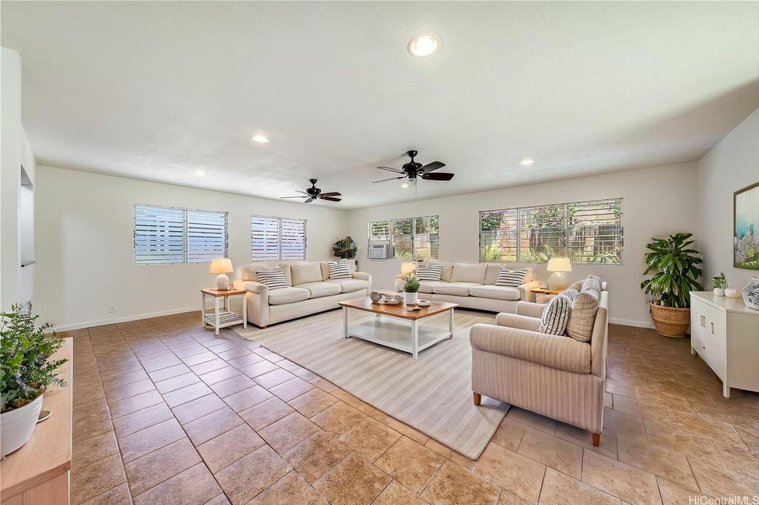 Single Level Home on a Cul-De-Sac Street in Mililani - Hawaii Real ...