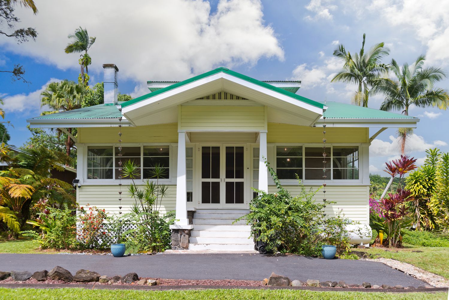 Charming, Classic Bungalow, in a Fully Fenced Parcel in Hilo - Hawaii ...