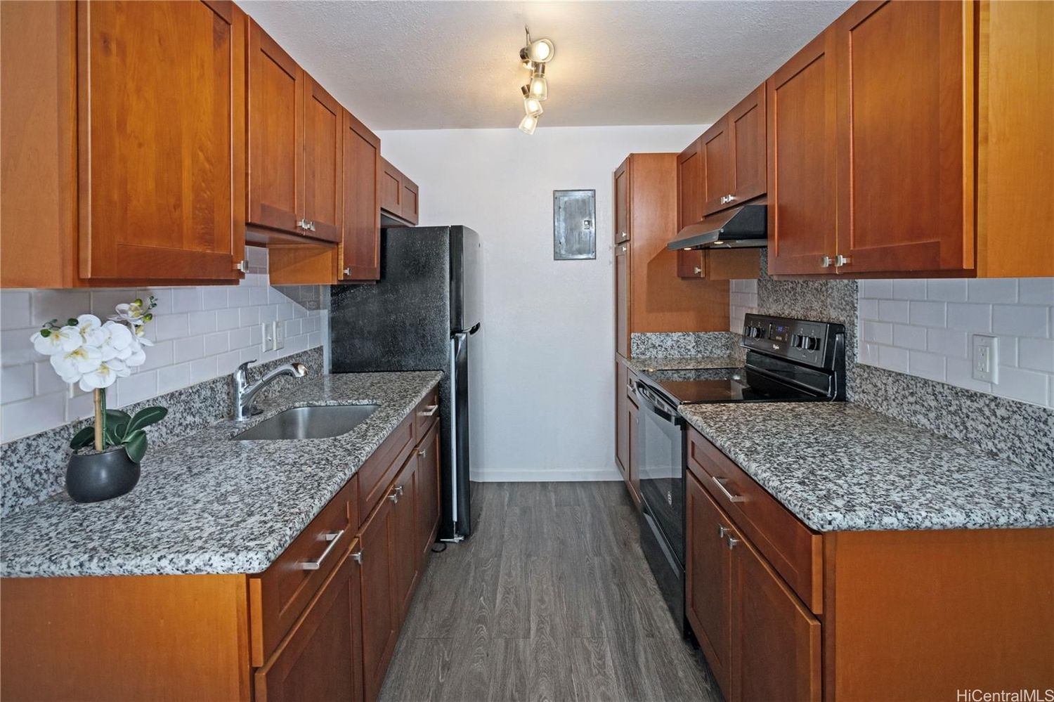 Affordable VA-Approved and Pet-Friendly Upstairs Corner Condo in Waipio ...